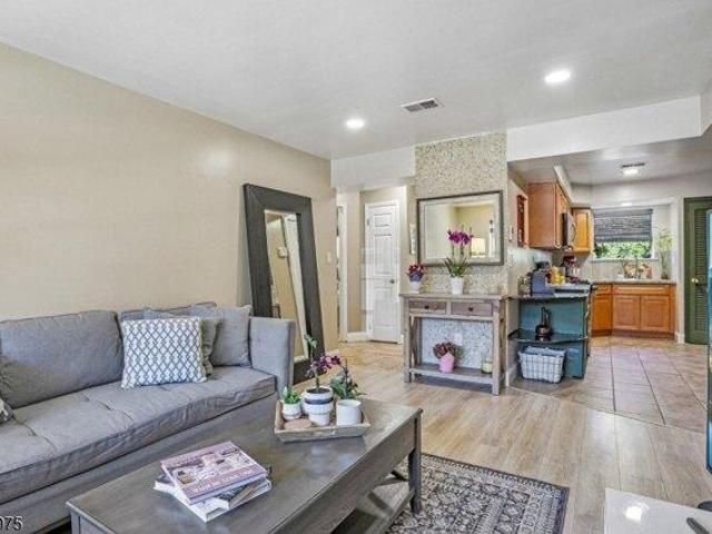 condo with 2 bedroom, Newark NJ ES105174297
