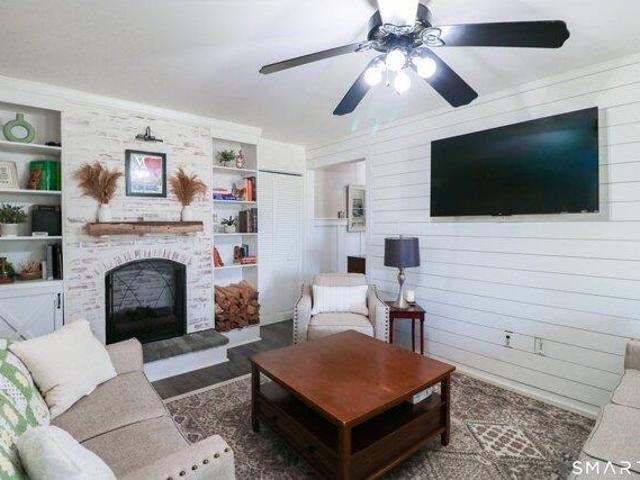 condo with 2 bedroom, Newington CT DS102064020