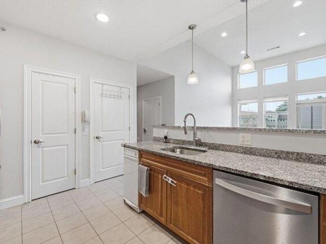 condo with 2 bedroom, North Andover MA ES103433220