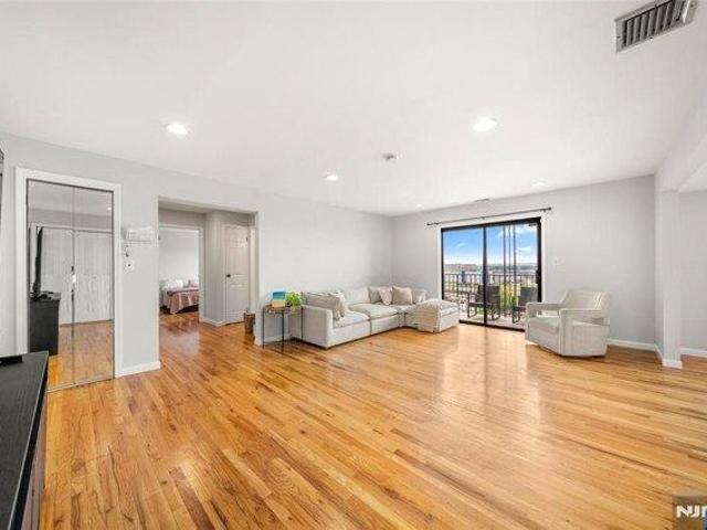 condo with 2 bedroom, North Bergen NJ DS104443060