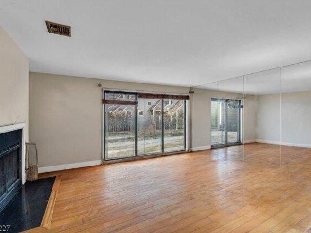 condo with 2 bedroom, North Bergen NJ ES104834823