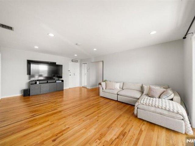condo with 2 bedroom, North Bergen NJ ES105125512