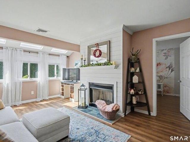 condo with 2 bedroom, North Haven CT DS102563939
