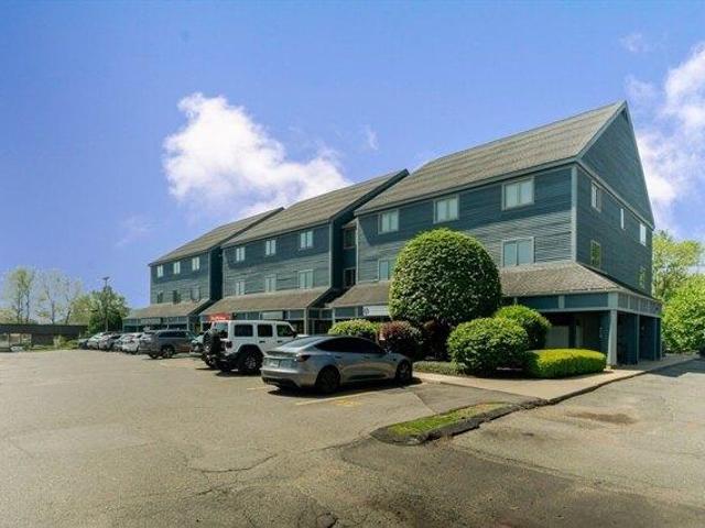 condo with 2 bedroom, Northampton MA ES103849908