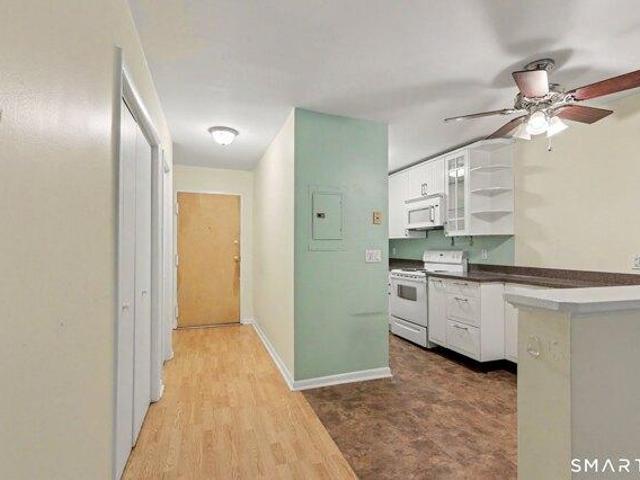 condo with 2 bedroom, Norwalk CT ES104514052