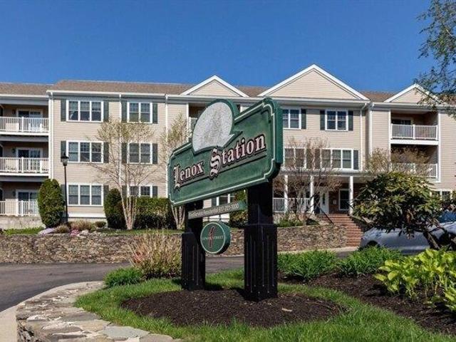 condo with 2 bedroom, Norwood MA DLS102959139
