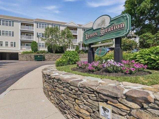 condo with 2 bedroom, Norwood MA DS104407929