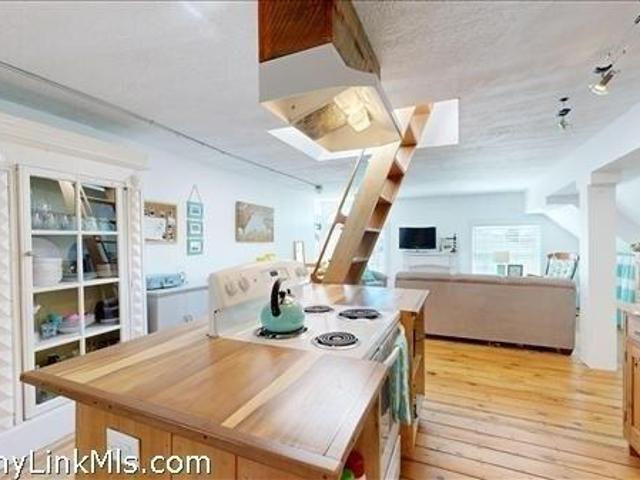 condo with 2 bedroom, Oak Bluffs MA ES104009972