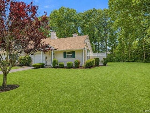 condo with 2 bedroom, Oakdale NY ES103622272