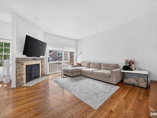 condo with 2 bedroom, Palisades Park NJ ES104922076
