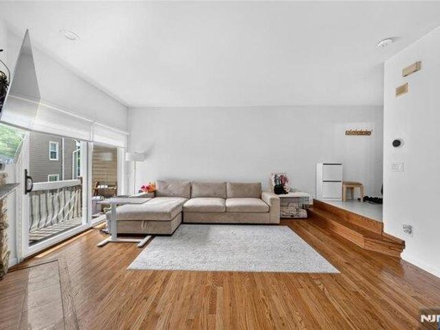 condo with 2 bedroom, Palisades Park NJ ES105176104