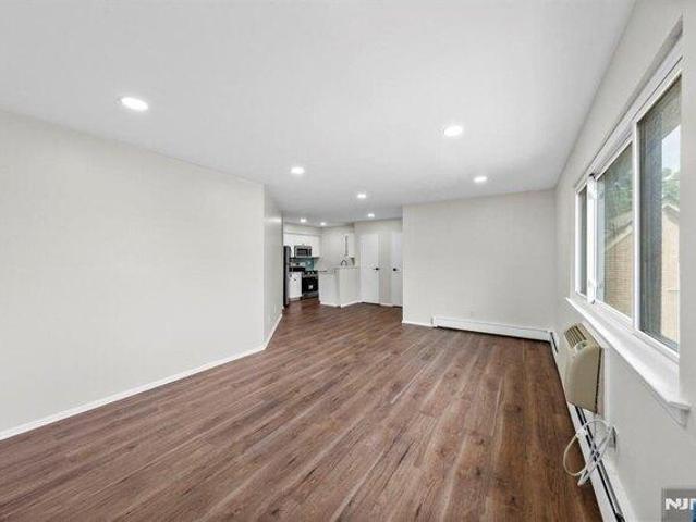 condo with 2 bedroom, Passaic NJ ES104512004