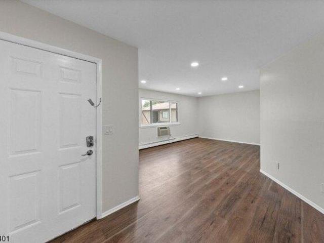 condo with 2 bedroom, Passaic NJ ES104569377