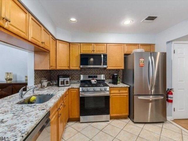 condo with 2 bedroom, Paterson NJ DLS101799291