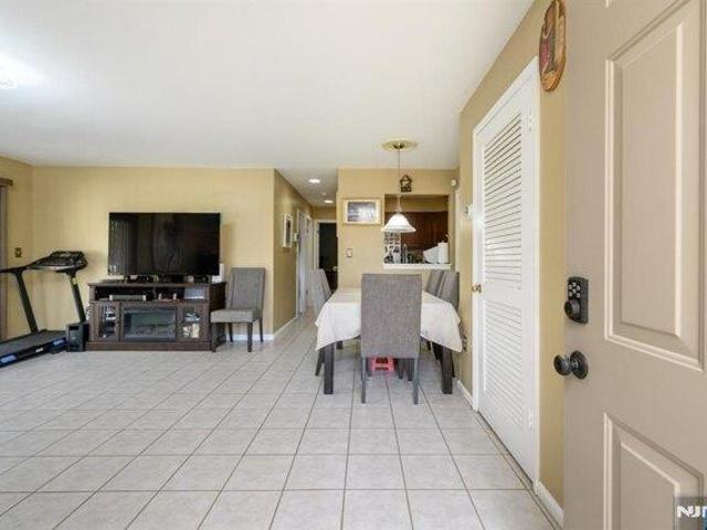 condo with 2 bedroom, Paterson NJ ES105141519