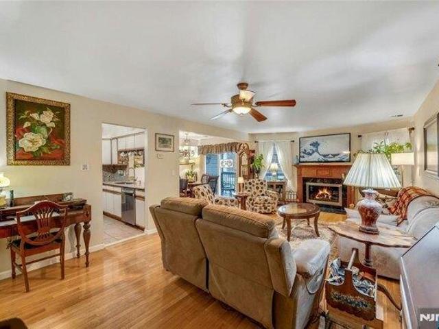 condo with 2 bedroom, Paterson NJ ES105124029