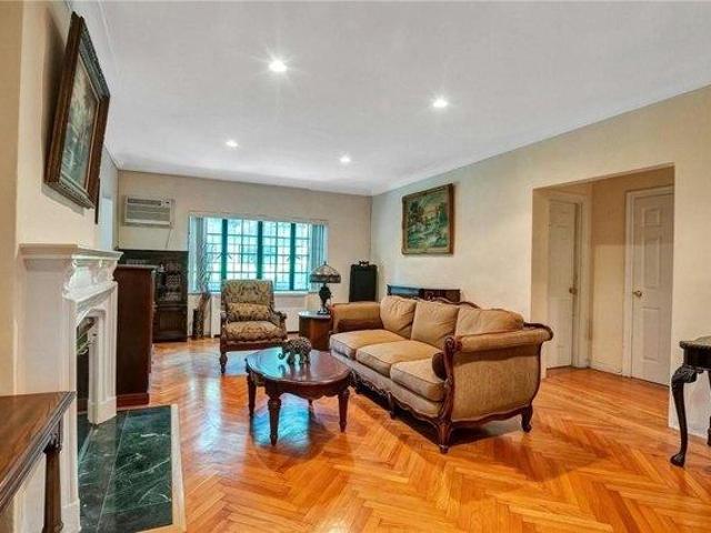 condo with 2 bedroom, Pelham NY DS88172661