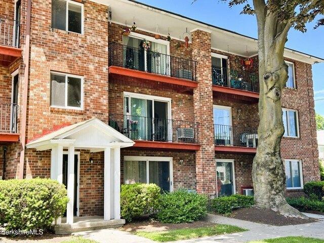 condo with 2 bedroom, Pittsfield MA DS104152944