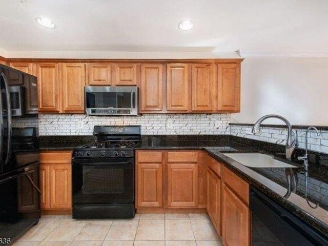 condo with 2 bedroom, Pompton Lakes NJ ES104808782