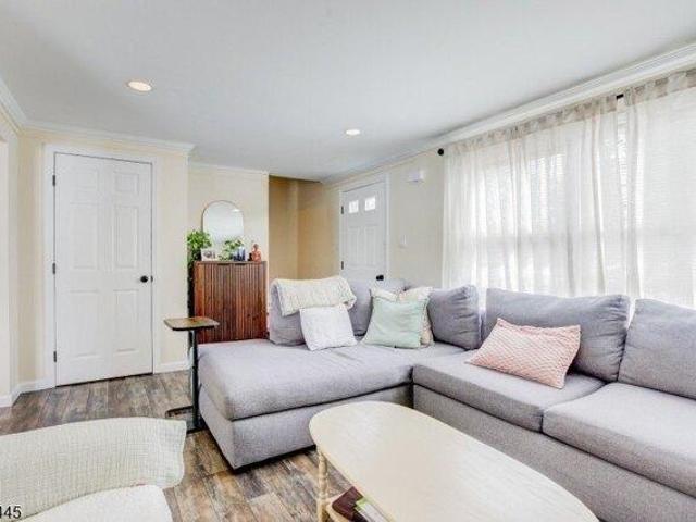 condo with 2 bedroom, Pompton Lakes NJ ES105143924