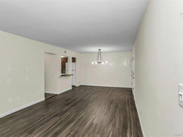 condo with 2 bedroom, Plainview NY ES104901317
