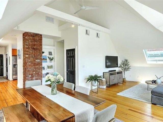condo with 2 bedroom, Providence RI ES103885885