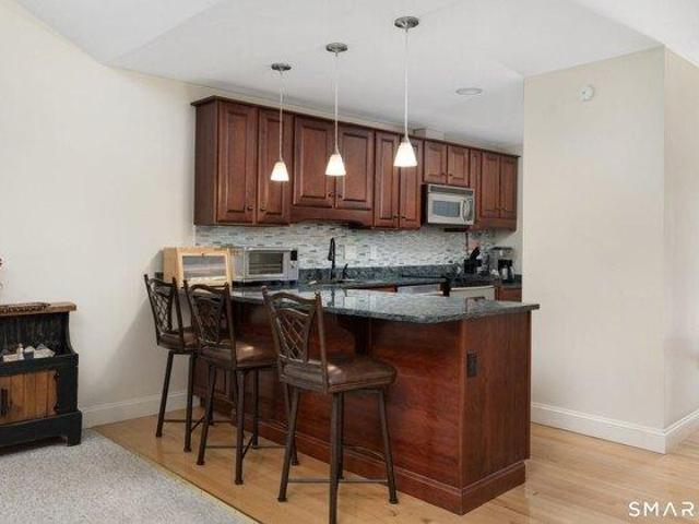 condo with 2 bedroom, Putnam CT ES105114020