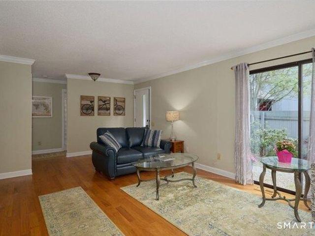 condo with 2 bedroom, Ridgefield CT ES103072031