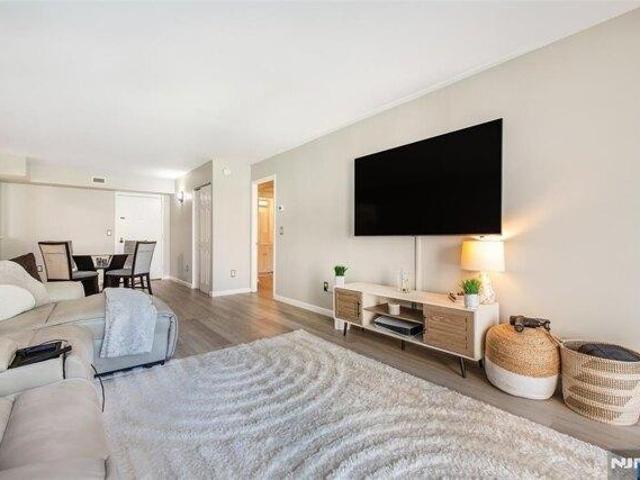 condo with 2 bedroom, River Vale NJ ES105157510