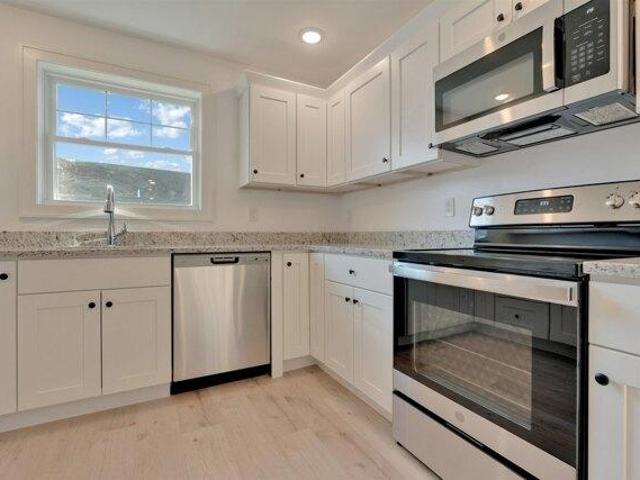 condo with 2 bedroom, Rochester NH DS102212880