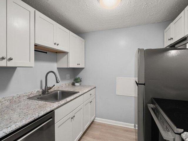 condo with 2 bedroom, Rockland MA ES105115821