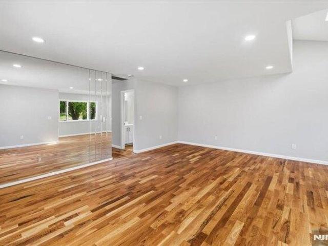 condo with 2 bedroom, Roseland NJ ES104189658