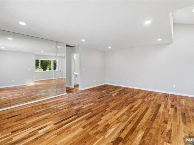 condo with 2 bedroom, Roseland NJ ES104511138