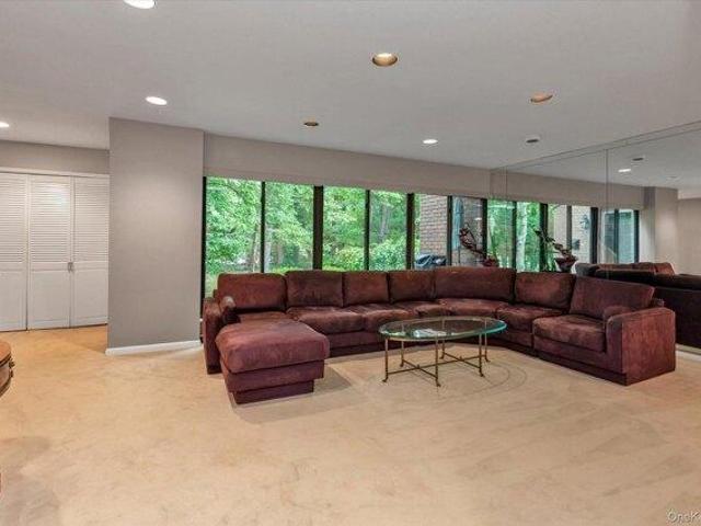 condo with 2 bedroom, Roslyn NY ES103623660