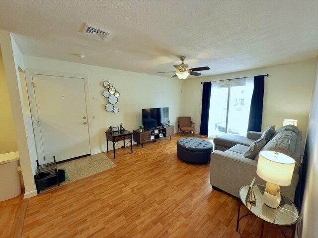 condo with 2 bedroom, Rutland MA ES103248278