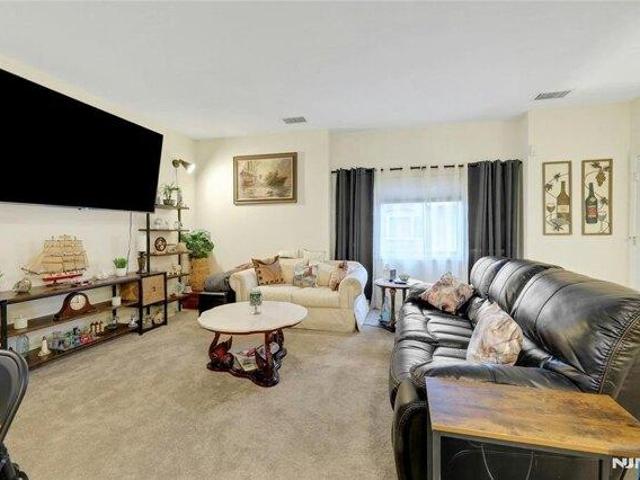 condo with 2 bedroom, Saddle Brook NJ DS102585376