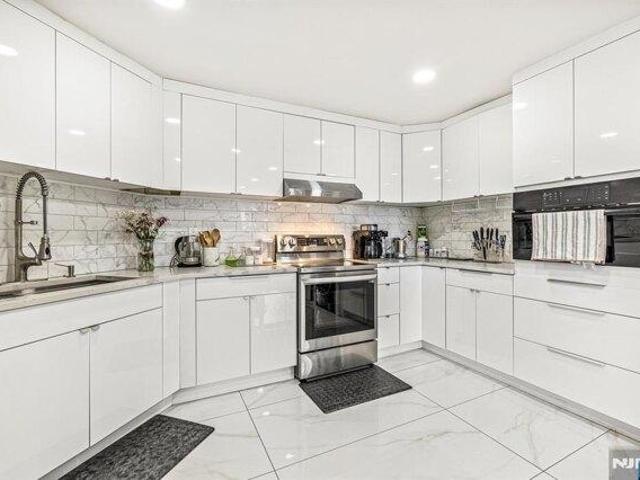 condo with 2 bedroom, Secaucus NJ DLS102478178