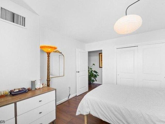 condo with 2 bedroom, Secaucus NJ DLS102280646