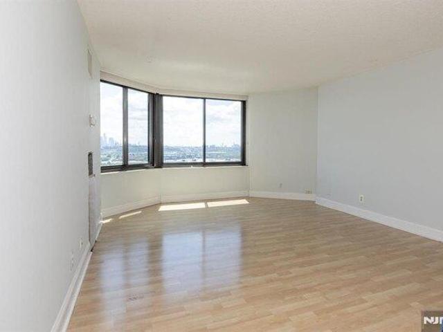 condo with 2 bedroom, Secaucus NJ ES104688248
