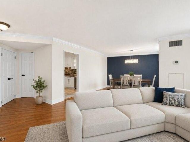 condo with 2 bedroom, Secaucus NJ ES104717679