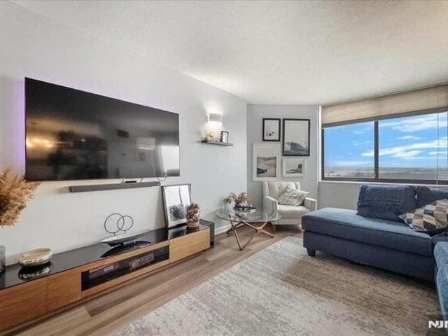 condo with 2 bedroom, Secaucus NJ ES104811471