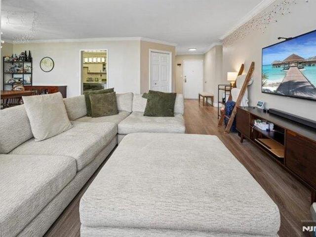 condo with 2 bedroom, Secaucus NJ ES104832882
