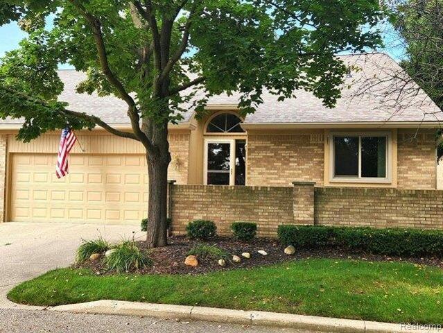 condo with 2 bedroom, Shelby Township MI DS88488034