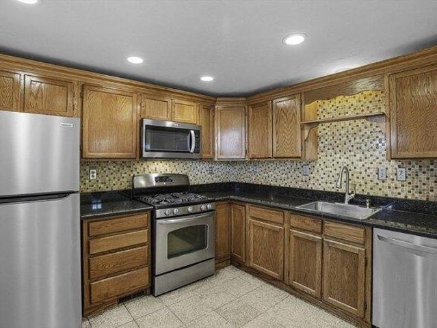 condo with 2 bedroom, Shrewsbury MA ES105059259