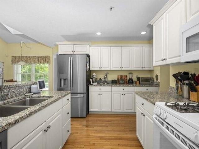condo with 2 bedroom, Shrewsbury MA ES105191755