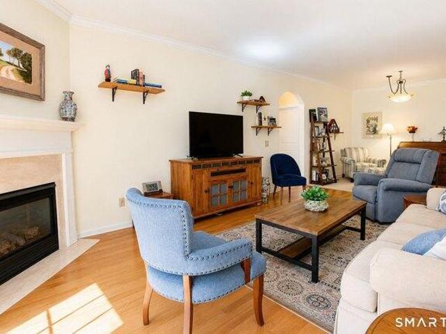 condo with 2 bedroom, Simsbury CT ES104870337