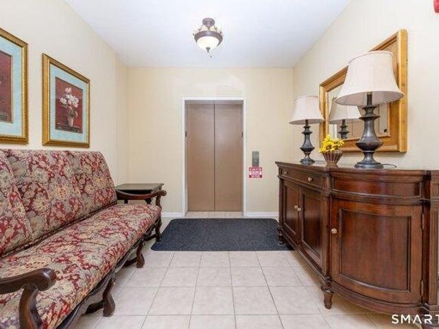 condo with 2 bedroom, Simsbury CT ES105190624