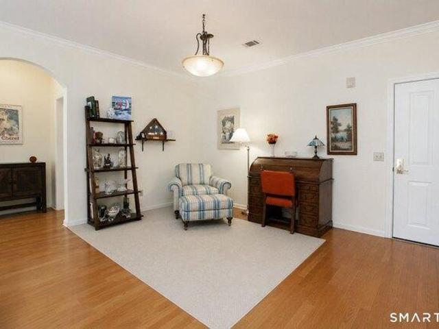 condo with 2 bedroom, Simsbury CT ES105192185