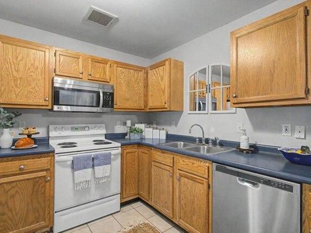 condo with 2 bedroom, South Burlington VT ES103435610
