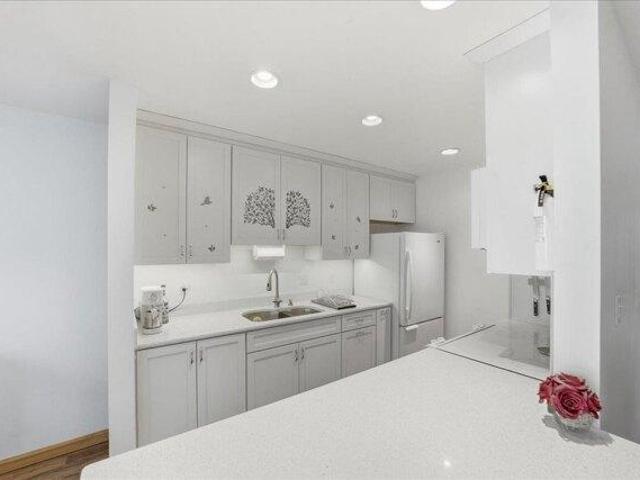 condo with 2 bedroom, South Burlington VT ES103885300